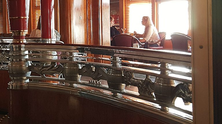 The Queen Mary Observation Bar - Mama Likes To Cook