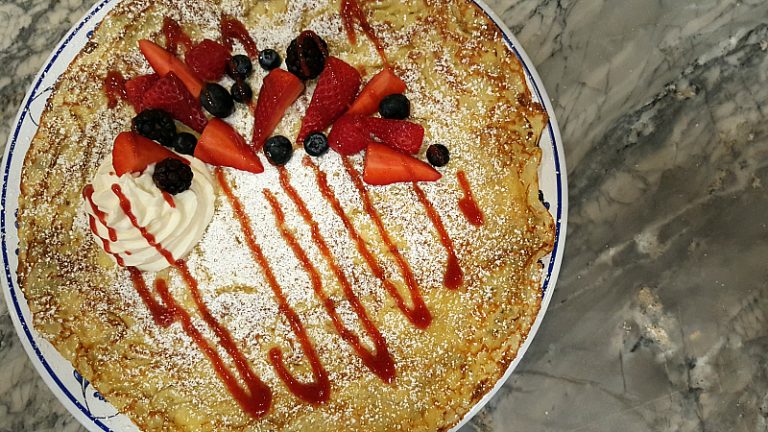 The Annex Riverpark -Food court at The Collection Riverpark Oxnard