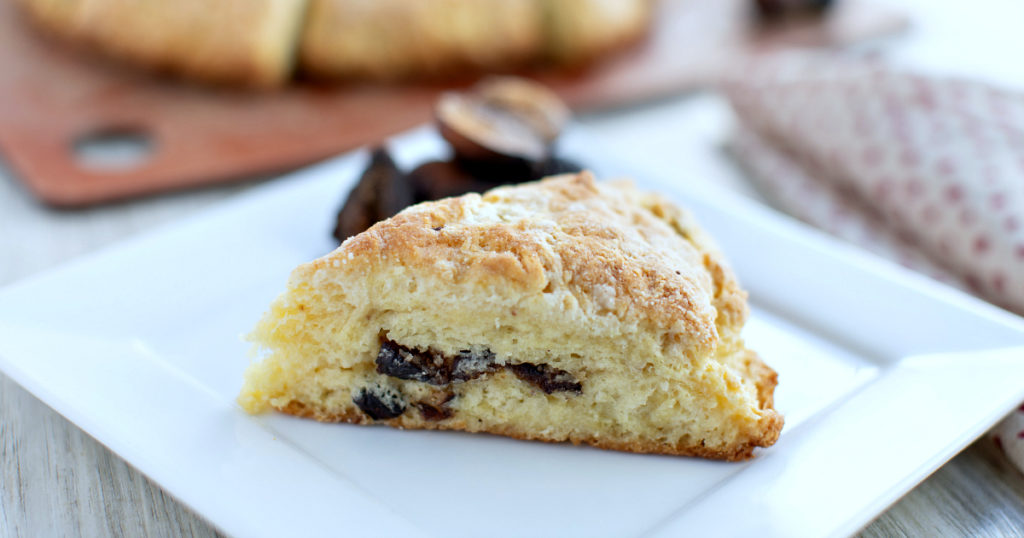 Cast Iron Fig Scones Recipe - Mama Likes To Cook