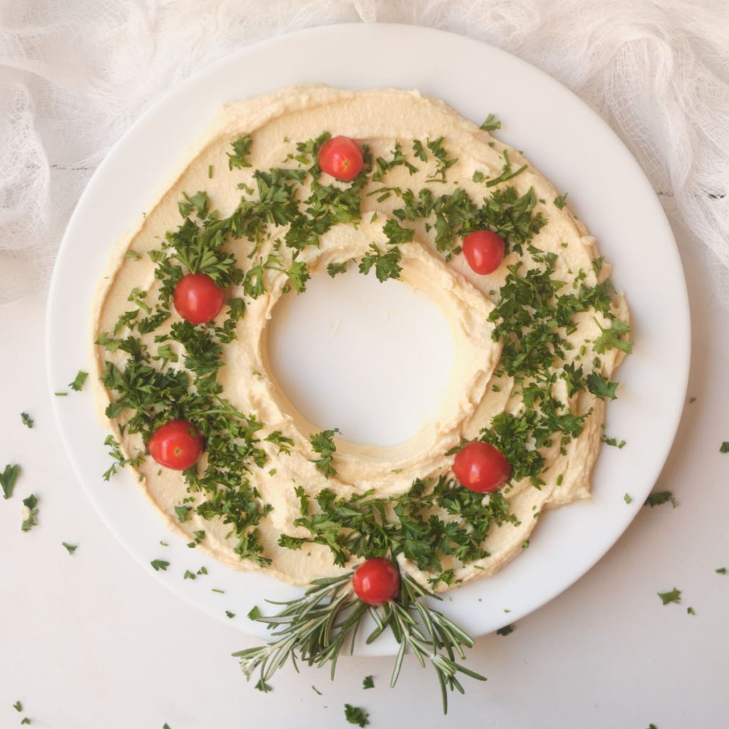 💚🎄Vegan Holiday Hummus Wreath Appetizer Recipe - Mama Likes To Cook