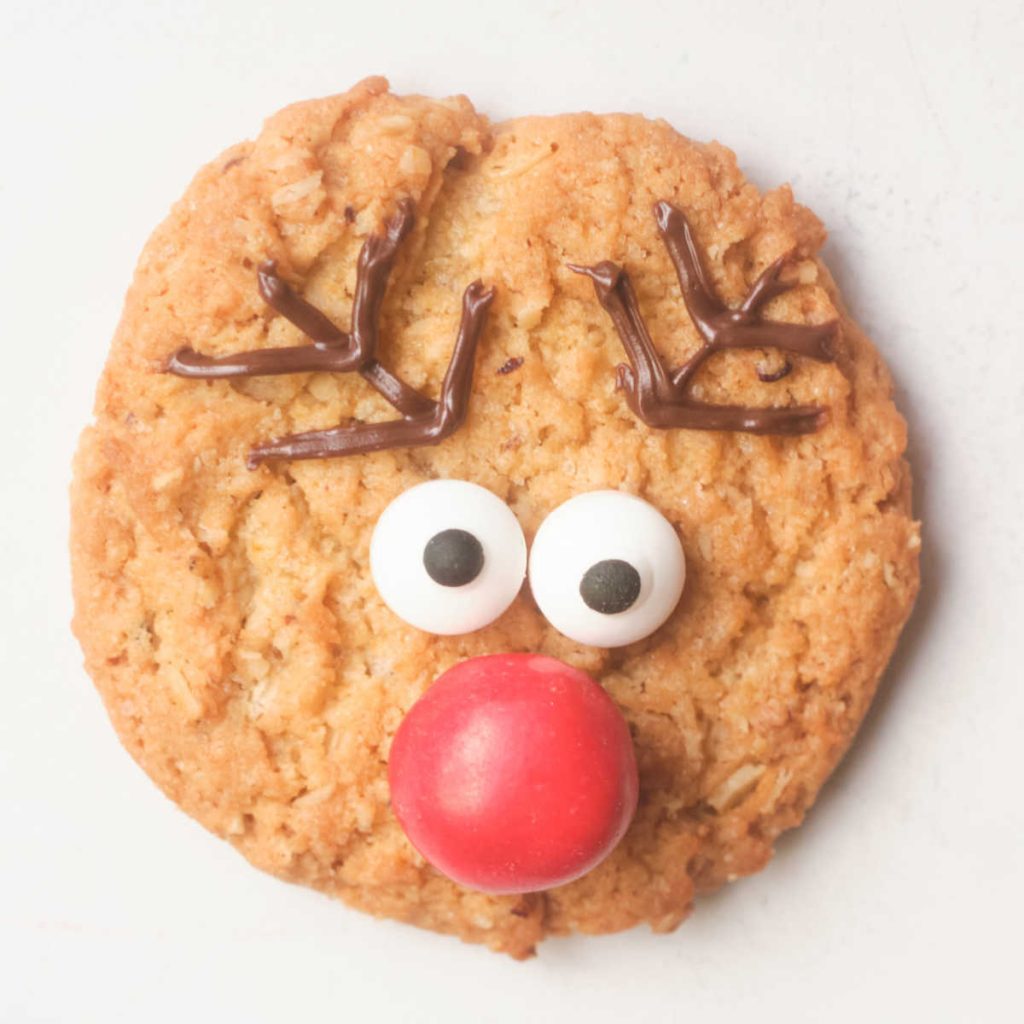 How to Decorate Reindeer Cookies for Christmas 🦌🍪 - Mama Likes To Cook