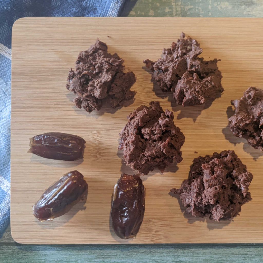 Simple Chocolate Date Clusters Recipe - Mama Likes To Cook