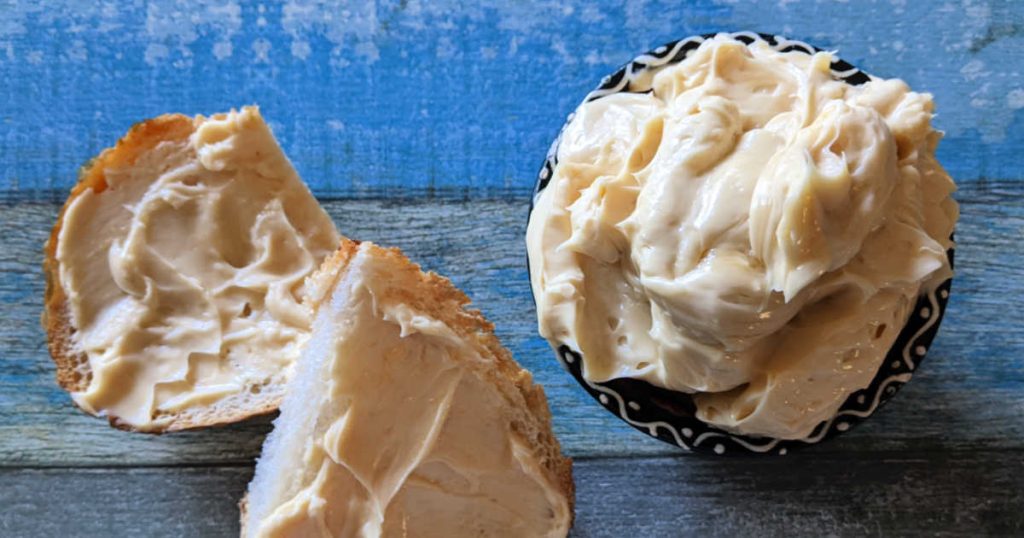 🔥🍯 Whipped Spicy Honey Butter Recipe: Sweet Heat Spread - Mama Likes To ...